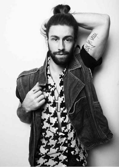 35 hombres con colita de cabello y barba que te enamorarán