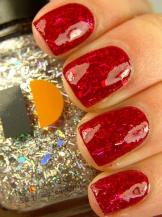 30 creativas ideas para decorar tus uñas con un color rojo