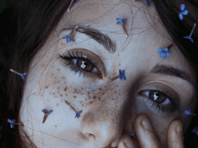15 mujeres que te demostrarán que las pecas lucen hermosas