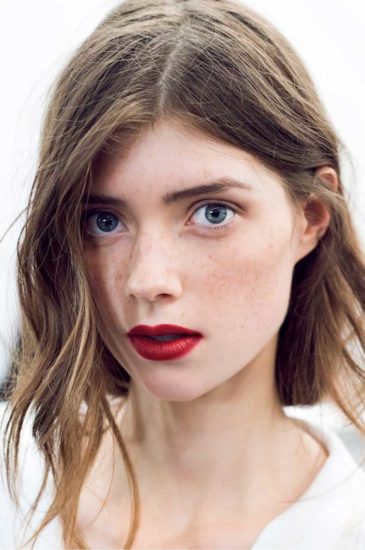15 mujeres que te demostrarán que las pecas lucen hermosas