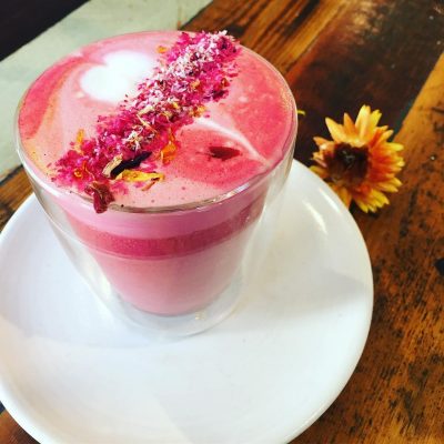 Tienes que probar el pink latte, deliciosa y nutritiva