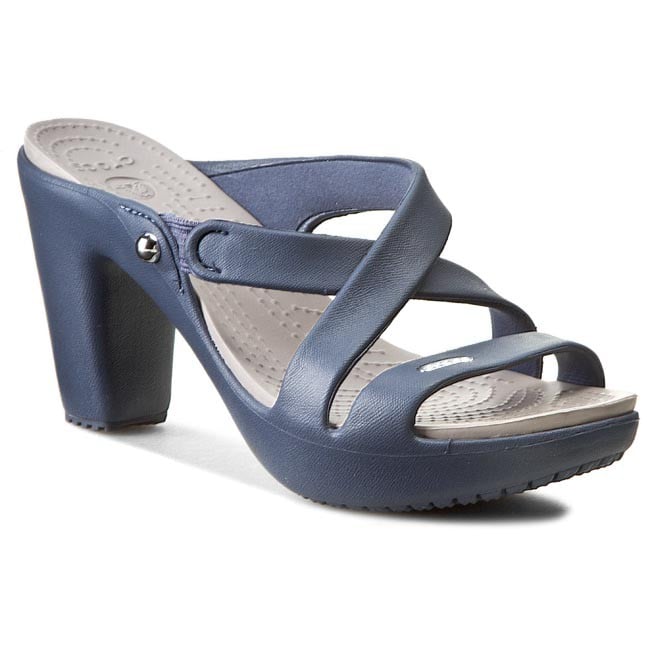 Los Crocs con tacón llegaron a las tiendas; se venden rápido