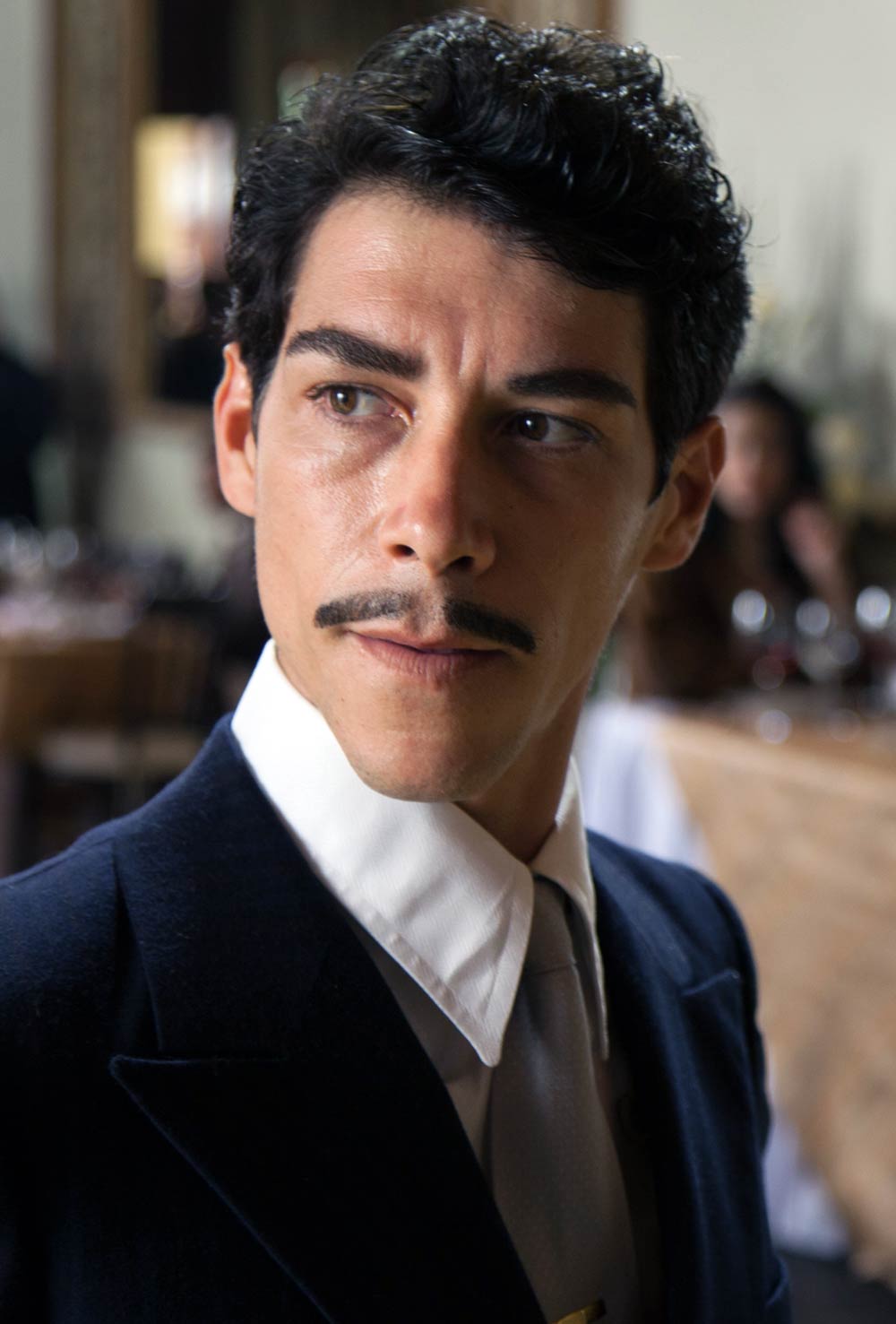 Óscar Jaenada, actor que da vida a Luis Rey, será tu crush