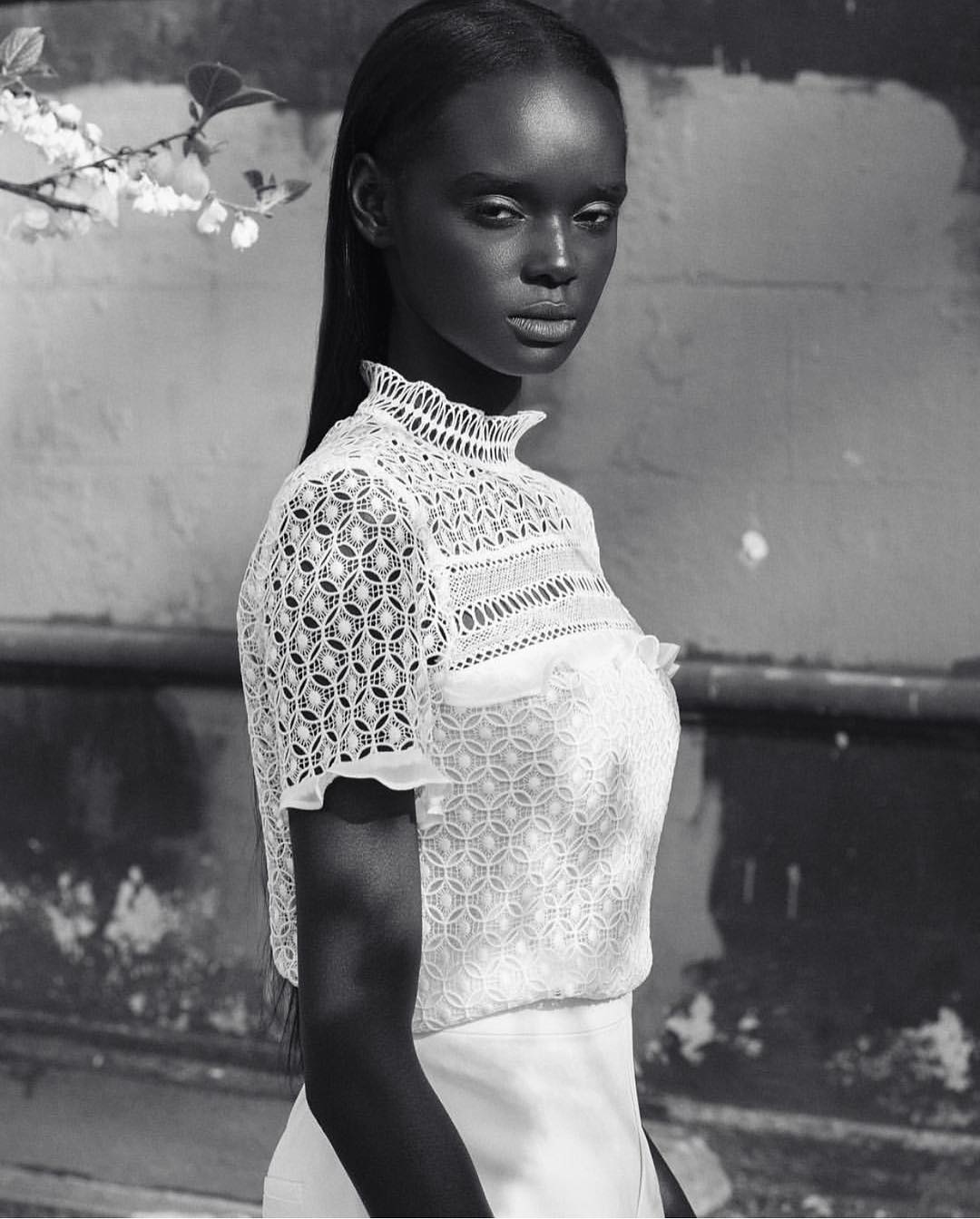 Duckie Thot, modelo refugiada de Sudán, el nuevo rostro de L’Oréal