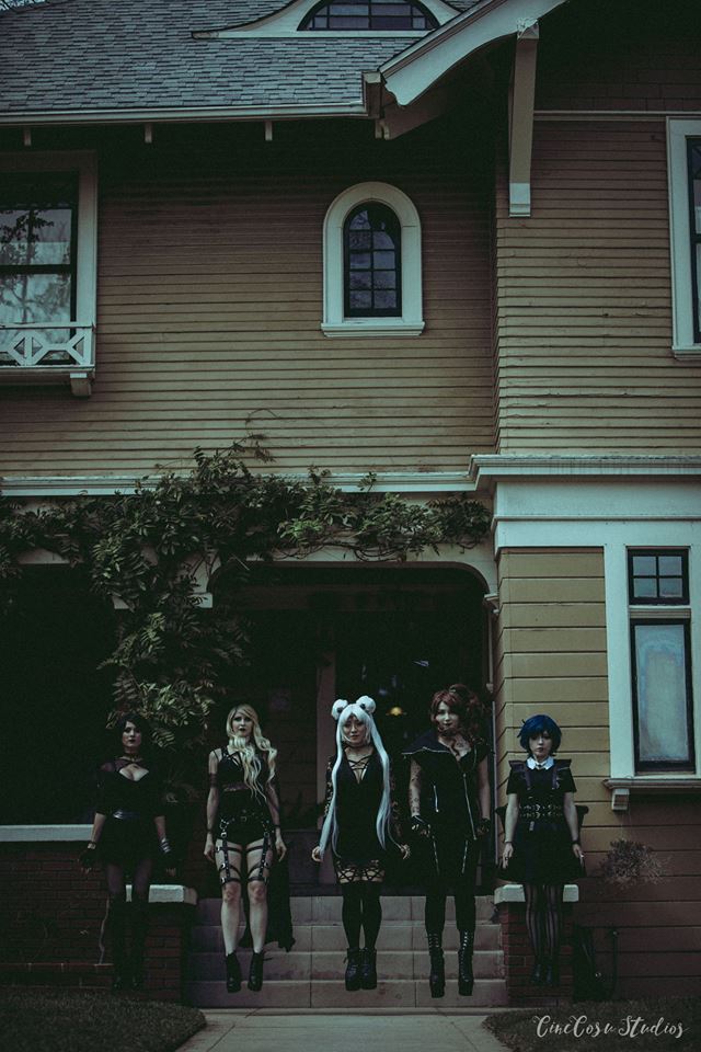 Fotógrafos convirtieron a Sailor Scouts en chicas góticas