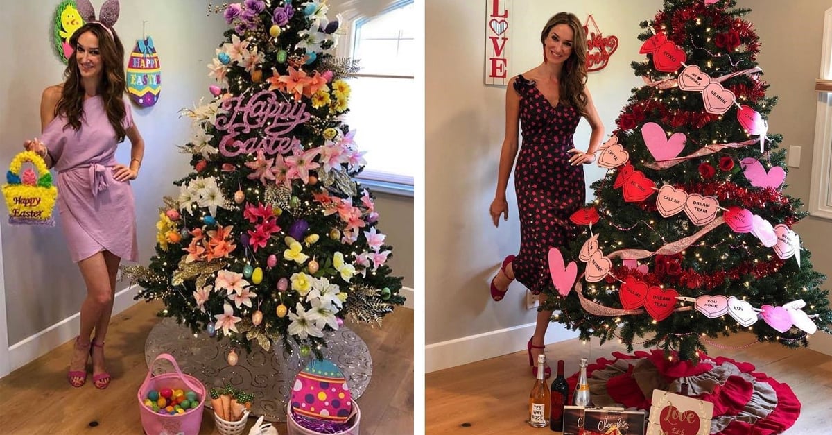 Mujer decora su árbol de Navidad en cada festividad