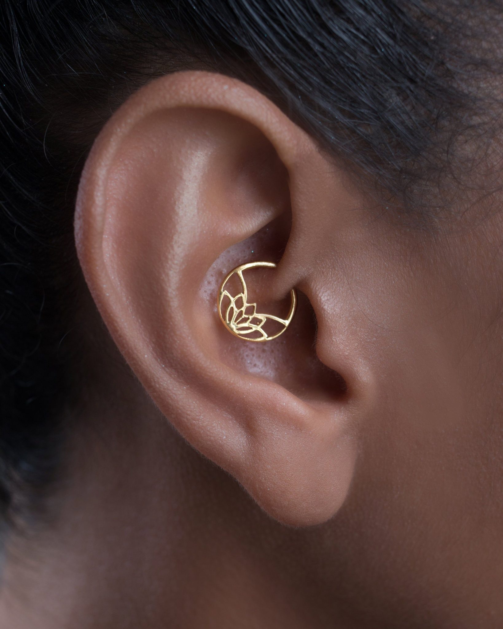 15 Preciosas perforaciones en la oreja que te fascinarán