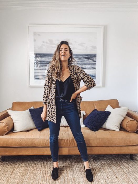 15 Outfits para ser la maestra más chic de clases en línea