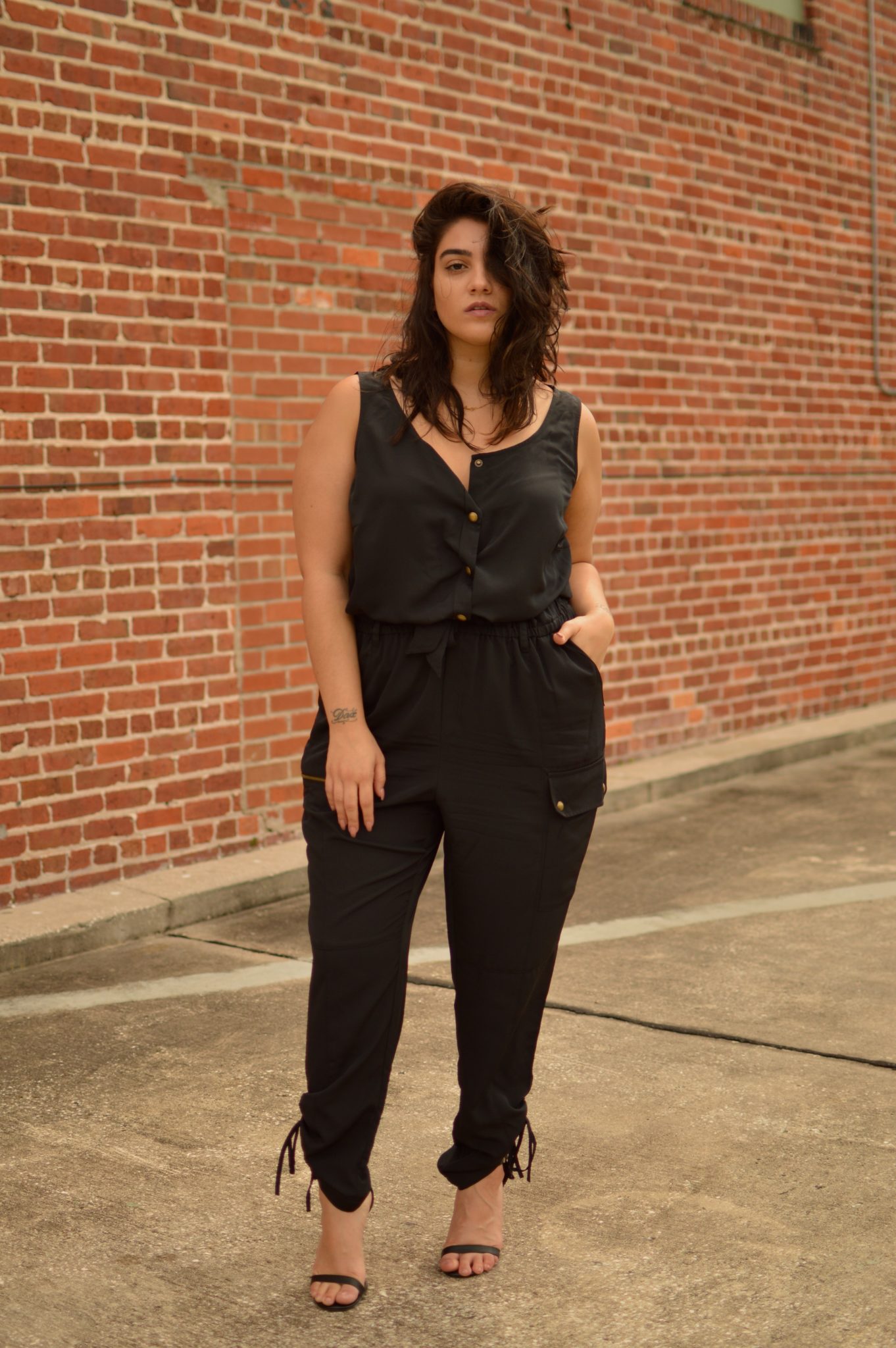 15 Outfits totalmente negros, ideales para chicas ‘curvy’