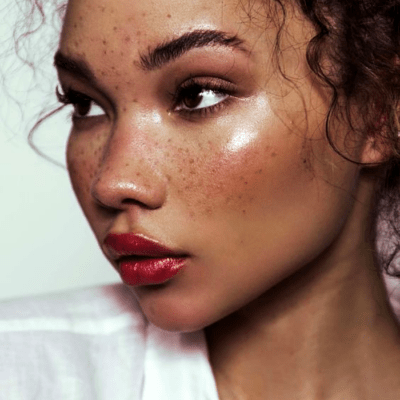 Consejos para maquillarte si eres una chica con pecas