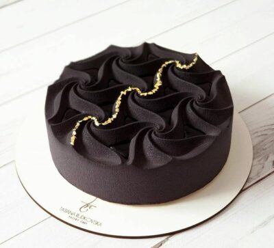 Repostera conquista Instagram con hermosos pasteles negros