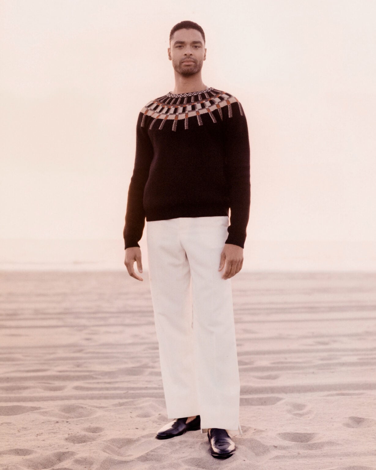 13 Fotos de Regé-Jean Page que nos harán suspirar de amor