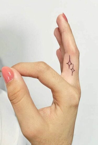 15 Ideas Para Hacerte Un Tatuaje En Los Dedos De Las Manos