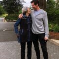 Hugh Jackman comparte foto con su madre; están reconciliados