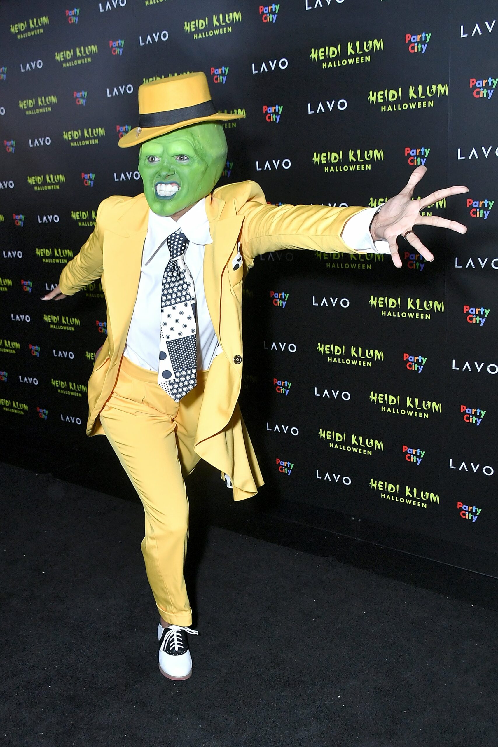 12 Celebrities With Incredible Halloween Costumes And 10 Others Who ...