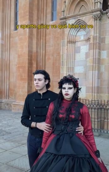 Festeja su quinceañera con temática gótica y se viraliza