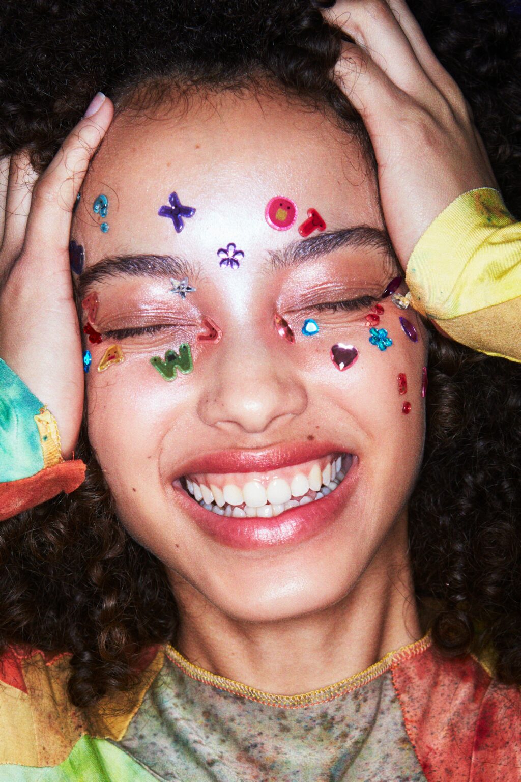 18 Ideas para usar stickers en tu carita y lucir increíble