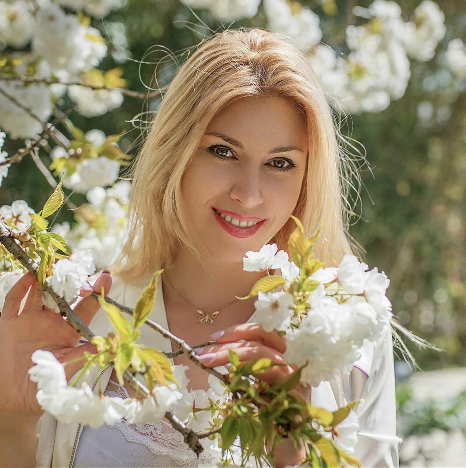 Después de cirugía, no puede sonreír ni cerrar los ojos