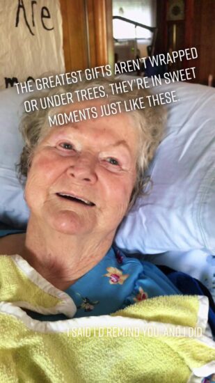 Fue adoptado de bebé y ahora cuida a su mamá con alzhéimer