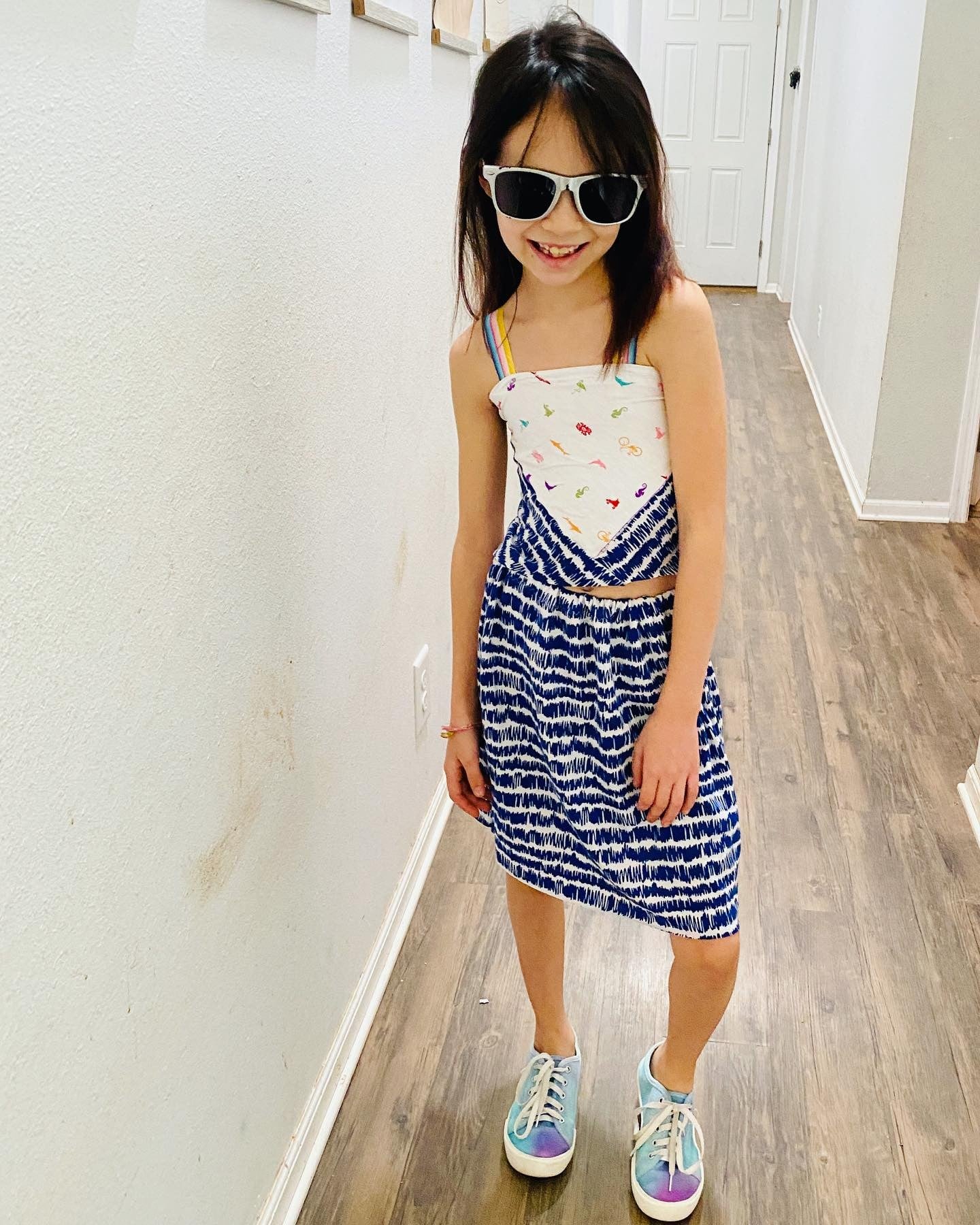 Niña de 9 años crea sus outfits y sorprende a Vera Wang