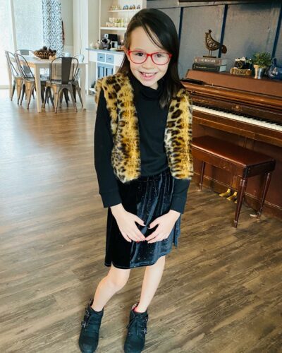 Niña de 9 años crea sus outfits y sorprende a Vera Wang