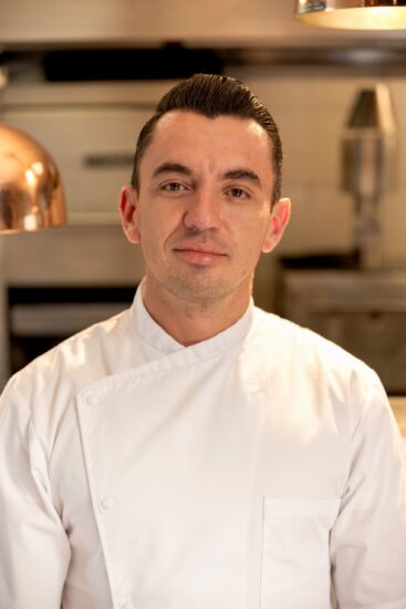 Mexican chef exposes Colombian influencer for asking for food without ...