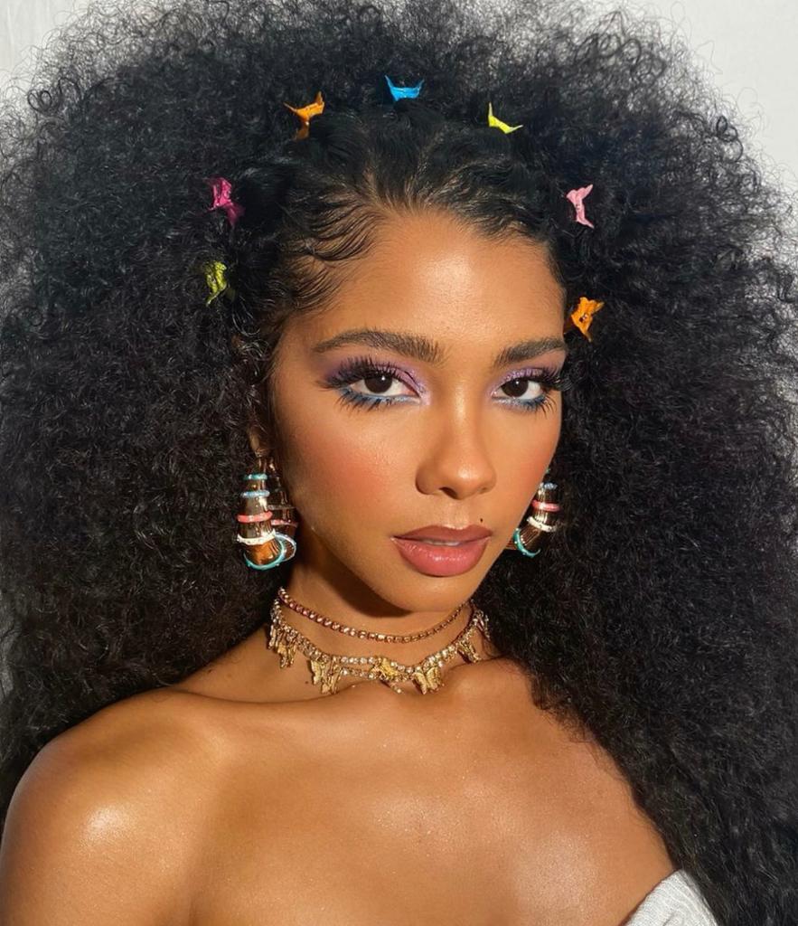 10 Ideas de peinados para lucir al máximo tu cabello rizado