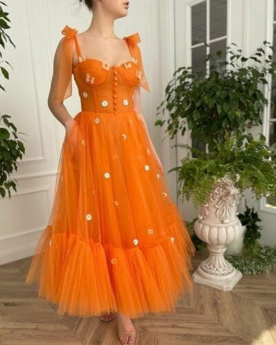 13 Vestidos naranjas que te harán ver como una princesa