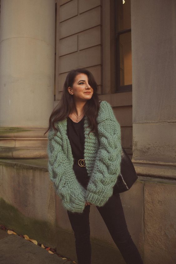 13 Chunky cardigans que merecen un espacio en tu armario