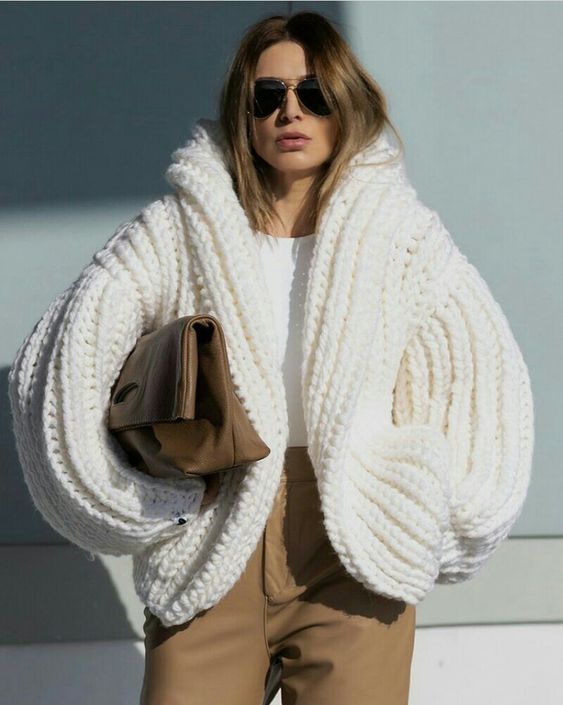 13 Chunky cardigans que merecen un espacio en tu armario