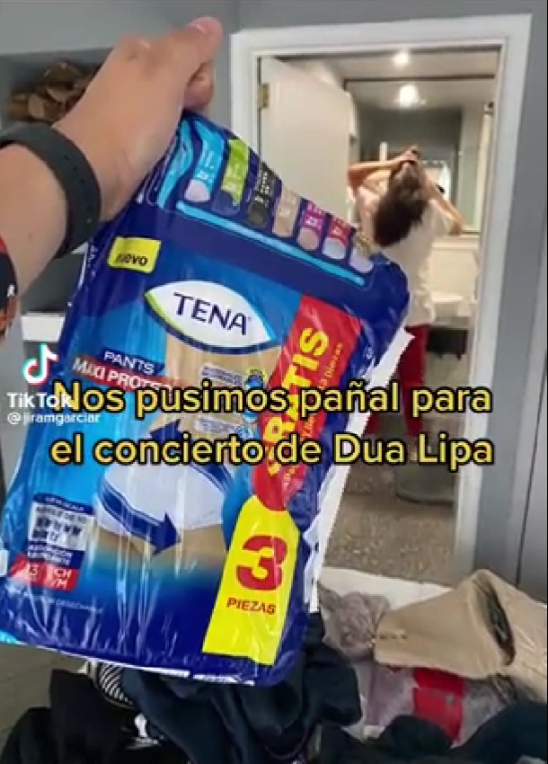 What? Fans wore diapers at Dua Lipa's concert to avoid having to go to ...