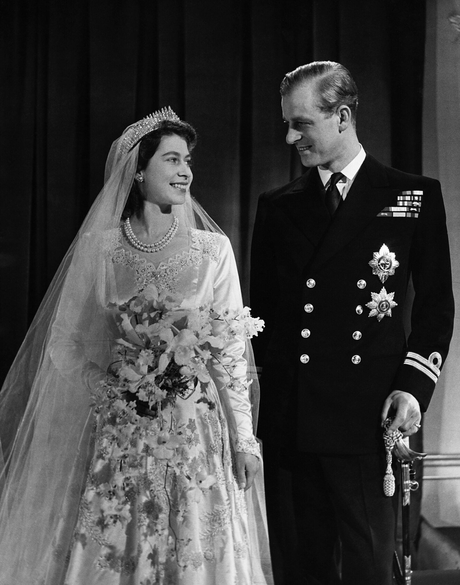 ¡Ya están juntos! La historia de amor de Felipe y la reina Isabel