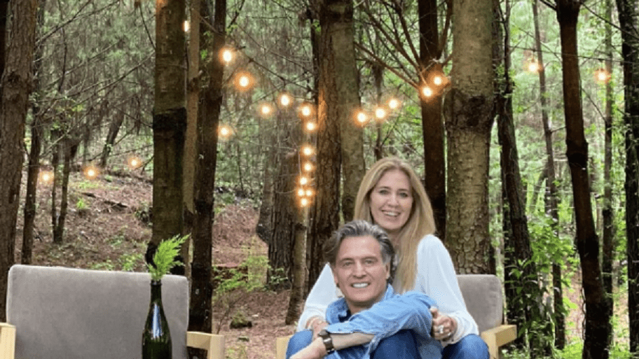 Juan Soler returns with his first love: his girlfriend from school ...