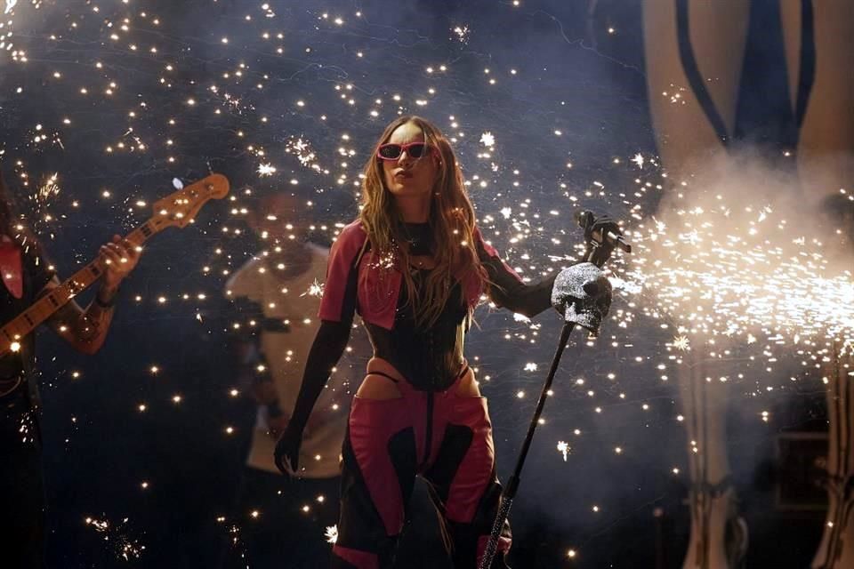 Queen of the moorings! Belinda makes her prayer official so that they ...