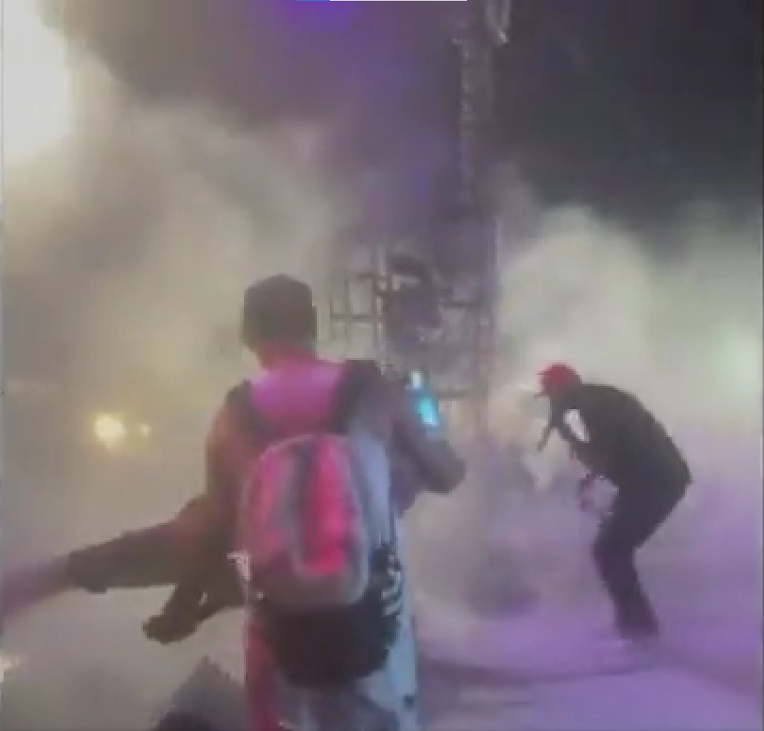 Rapero arrojó humo de marihuana a su público en su concierto