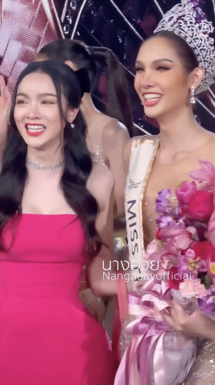 Trans model kisses her girlfriend excitedly after being crowned beauty ...