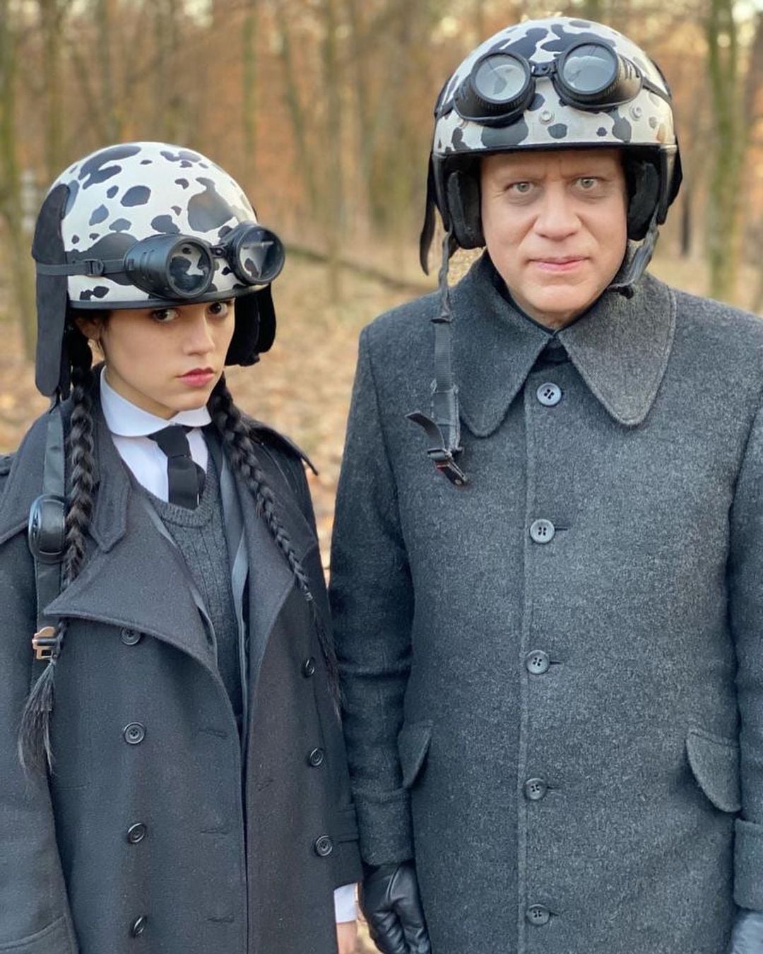 Fotos del elenco de Merlina que prueban que son una ternura