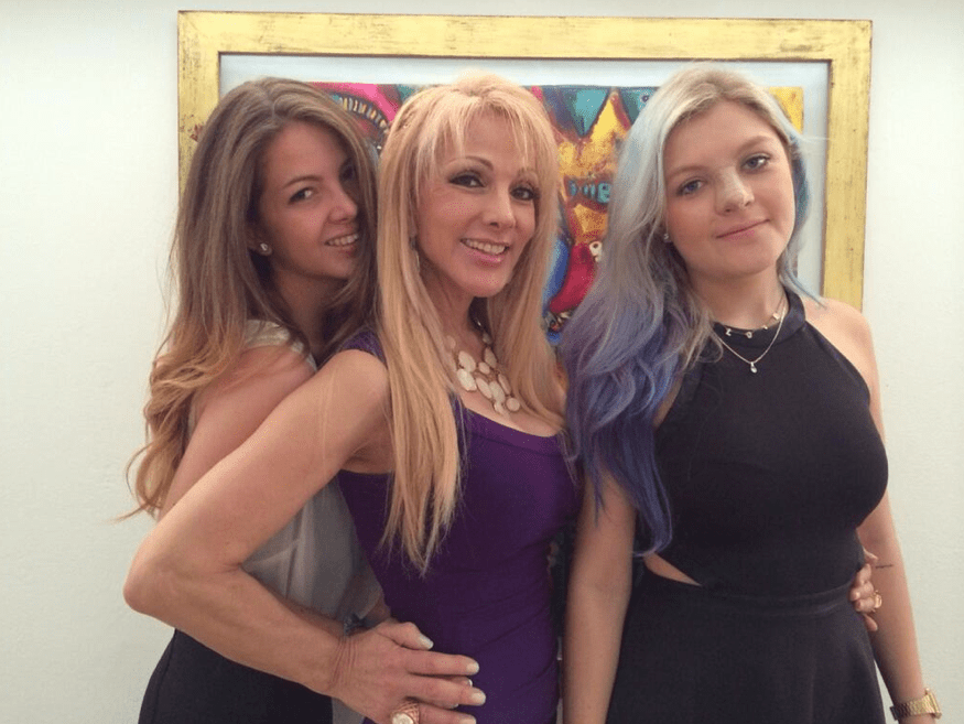 Pati Chapoy says that Olivia Collins' ex offered her intimate photos of ...