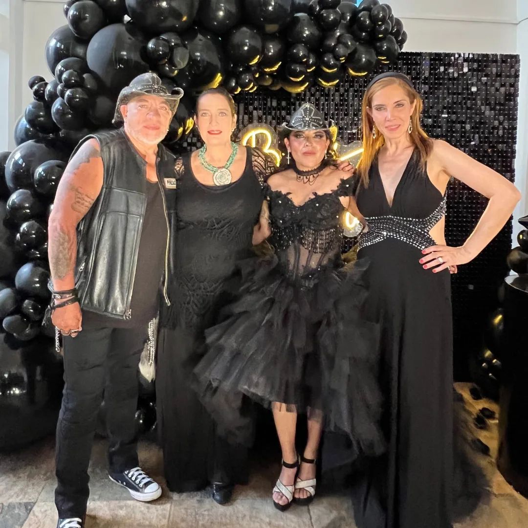 Carlos Trejo y Mery se casan con una boda al estilo gótico