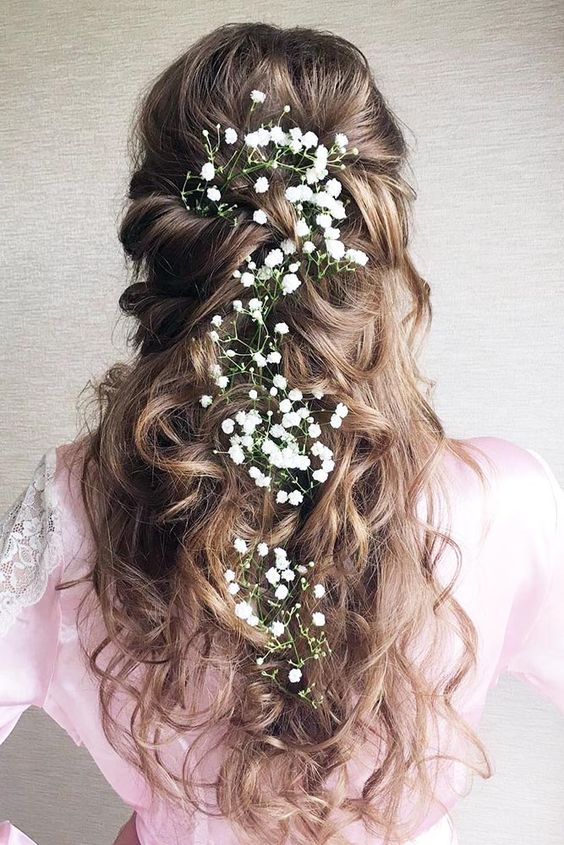 15 Hairstyles with flowers to connect with nature - World Stock Market