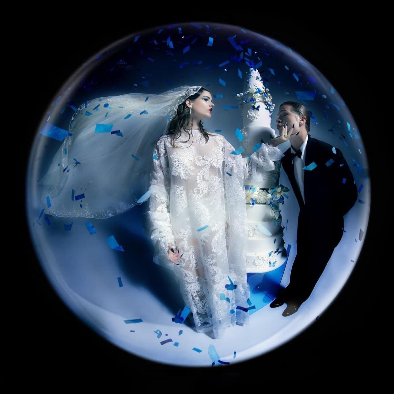 Barbara Palvin y Dylan Sprouse hacen oficial su compromiso