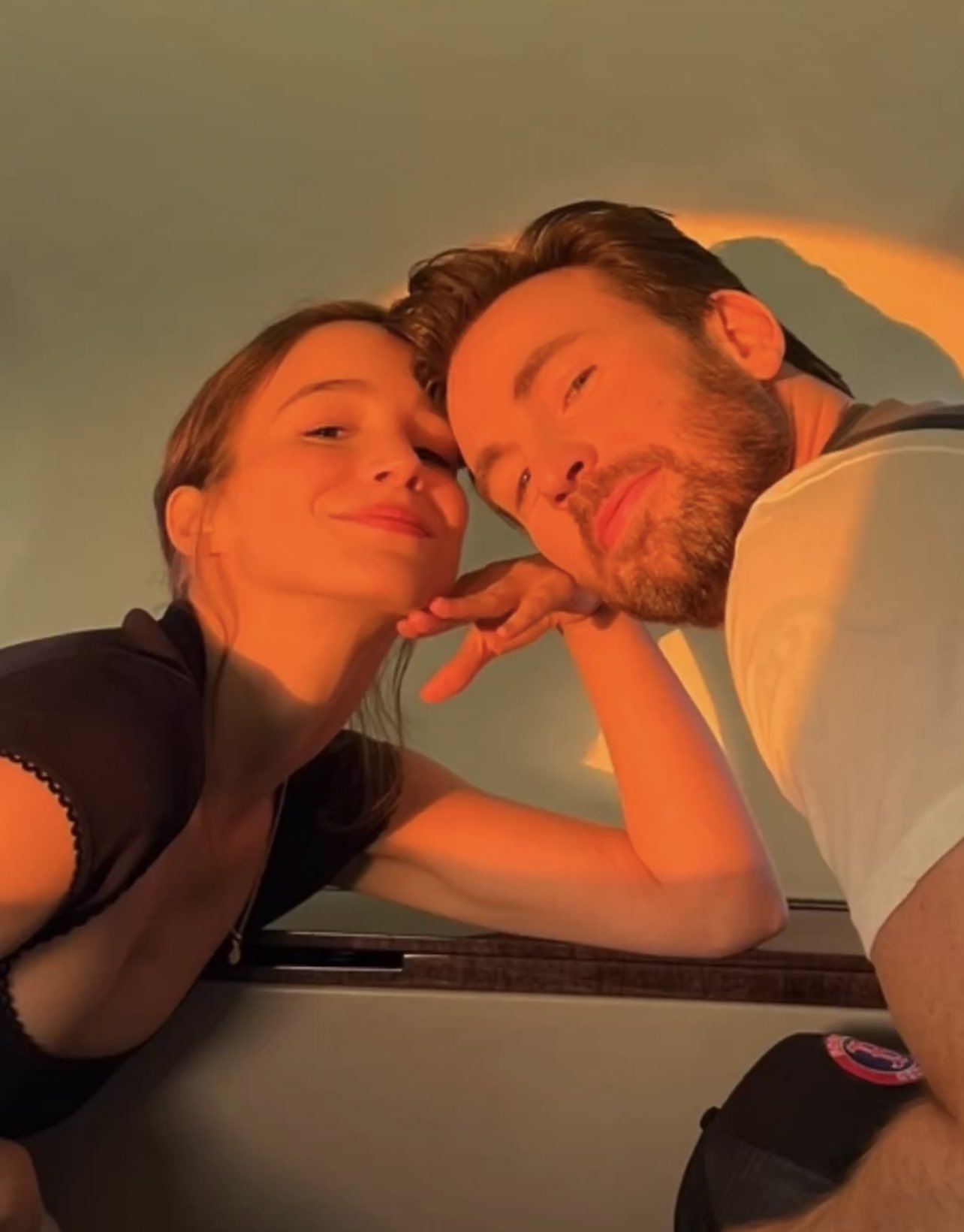 Se rumora que Chris Evans está comprometido con Alba Baptista