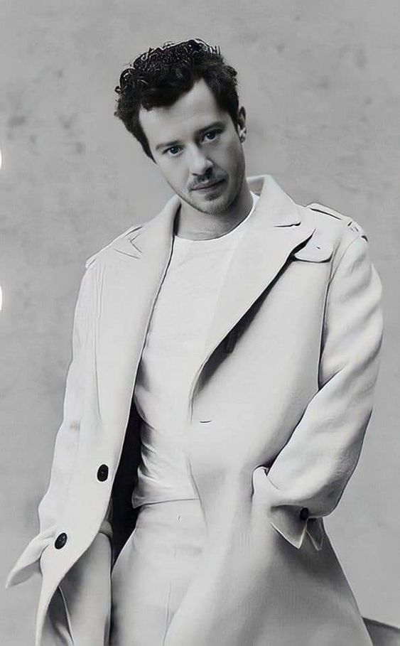 15 Fotos que comprueban la belleza de Joseph Quinn